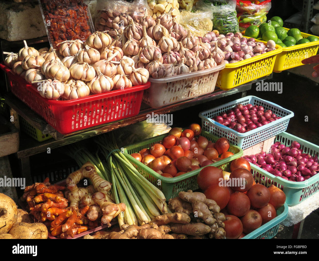 Market stall display of vegetables hi-res stock photography and images ...
