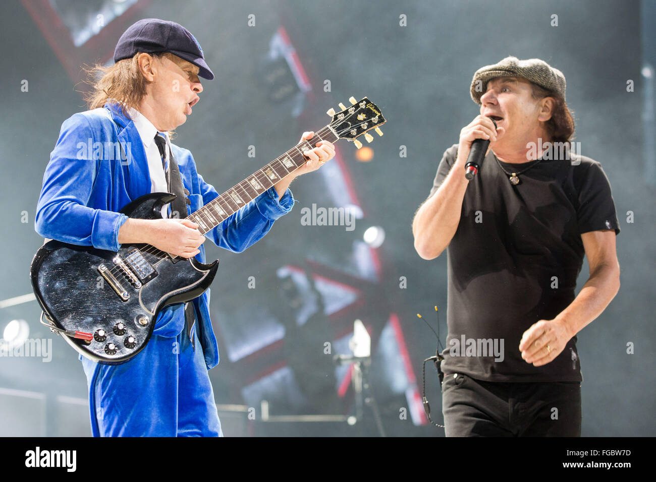 Angus young brian johnson hi-res stock photography and images - Alamy