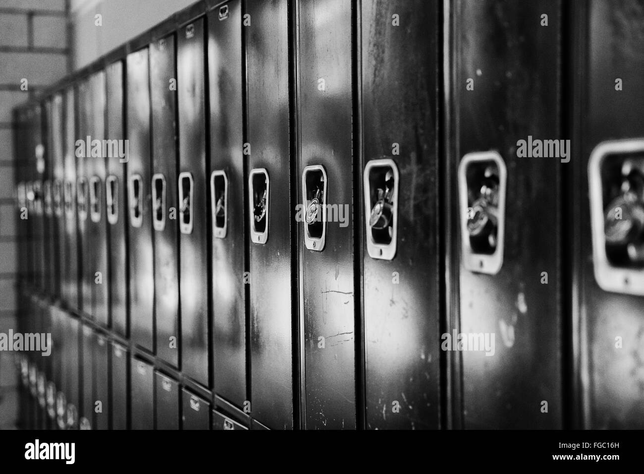 Rows of lockers hi-res stock photography and images - Alamy