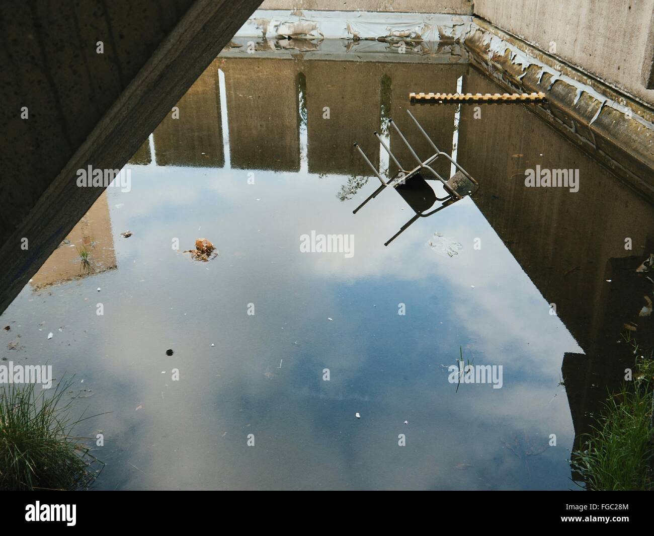 Reflection water puddle chair hi-res stock photography and images - Alamy