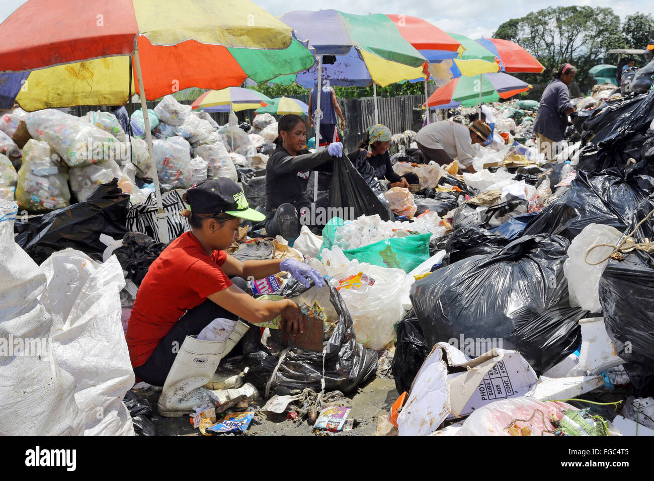 Waste disposal manila philippines hi-res stock photography and images ...