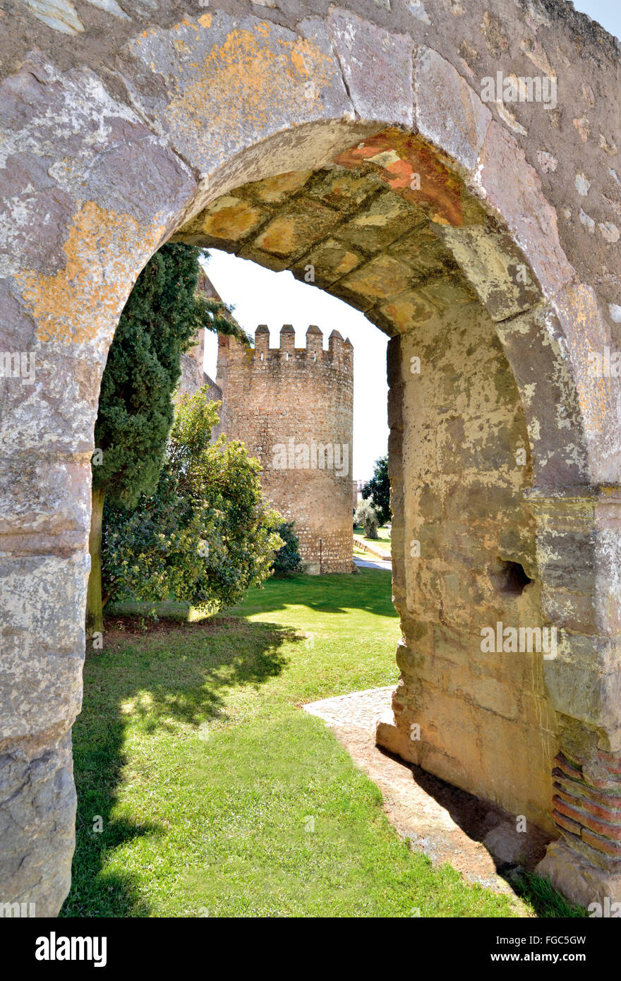 Village gate hi-res stock photography and images - Alamy