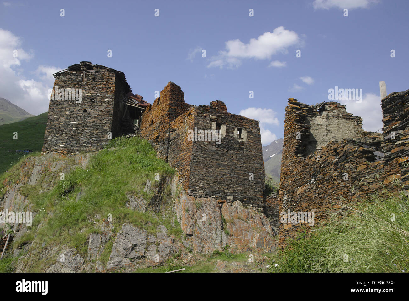 Old partly ruined village Kvavlo near Dartlo, Tusheti, Georgia Stock ...