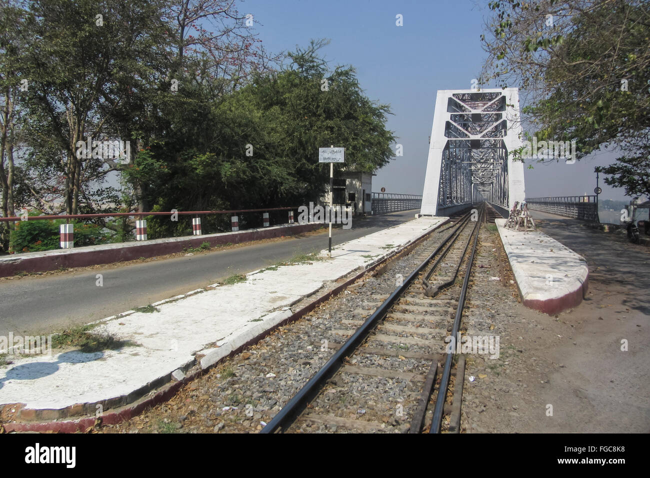 Ava Bridge, a road and railway cantilever bridge, built 1934, crossing ...