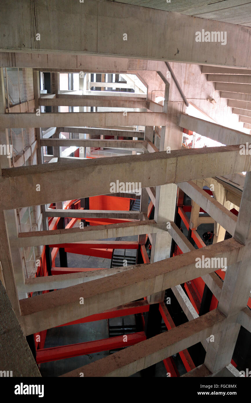Concrete columns beams hi-res stock photography and images - Alamy
