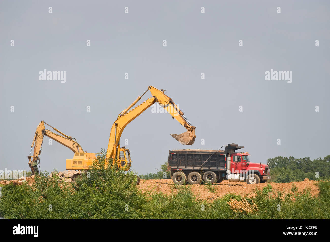 Loading A Dump Truck Stock Photo - Alamy