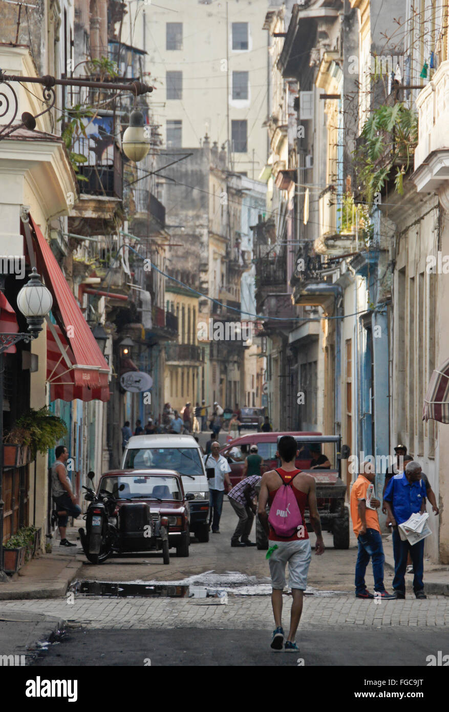 Rundown buildings in old havana hi-res stock photography and images - Alamy
