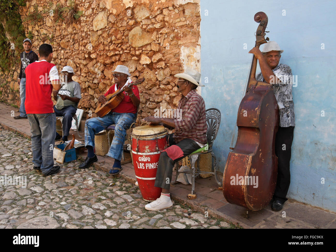 Cuban street musicians hi-res stock photography and images - Alamy