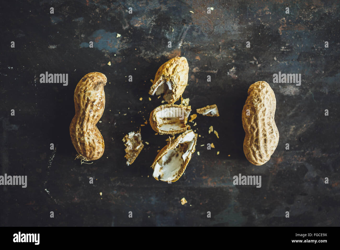 Fresh peanuts in shell Stock Photo - Alamy
