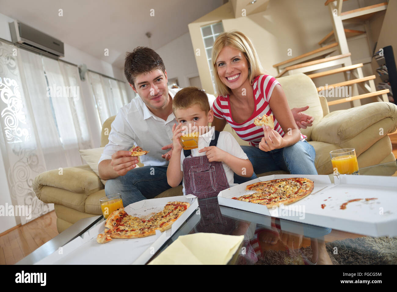 family eating pizza Stock Photo - Alamy