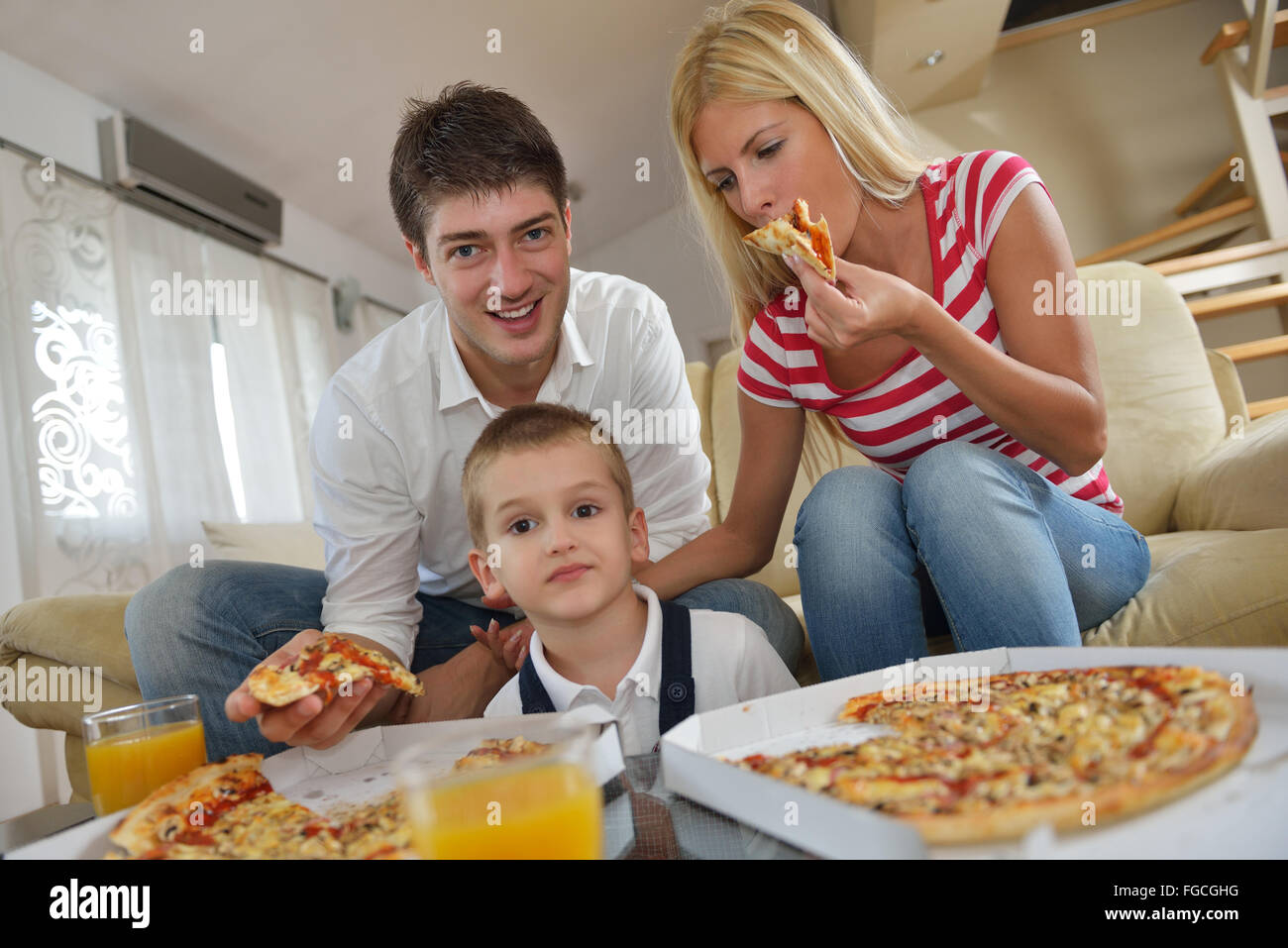family eating pizza Stock Photo - Alamy