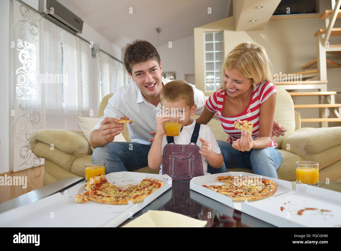 family eating pizza Stock Photo - Alamy