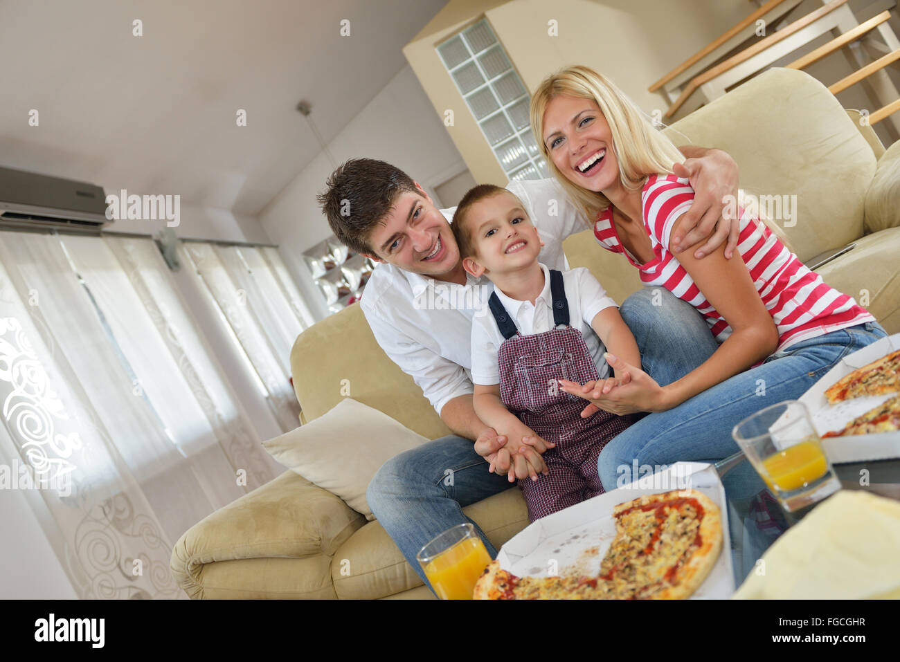 family eating pizza Stock Photo - Alamy