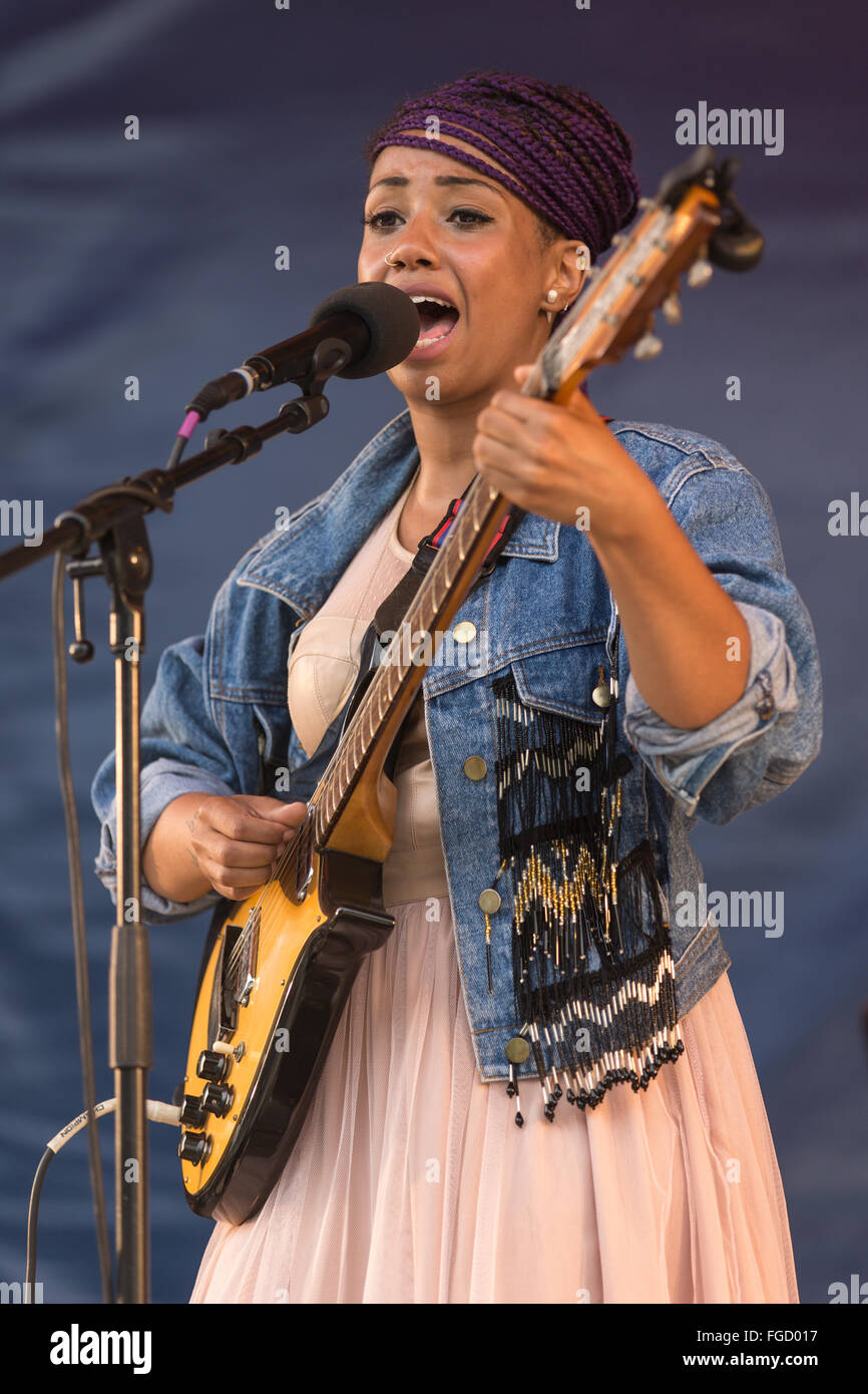 Schwarze sangerin hi-res stock photography and images - Alamy