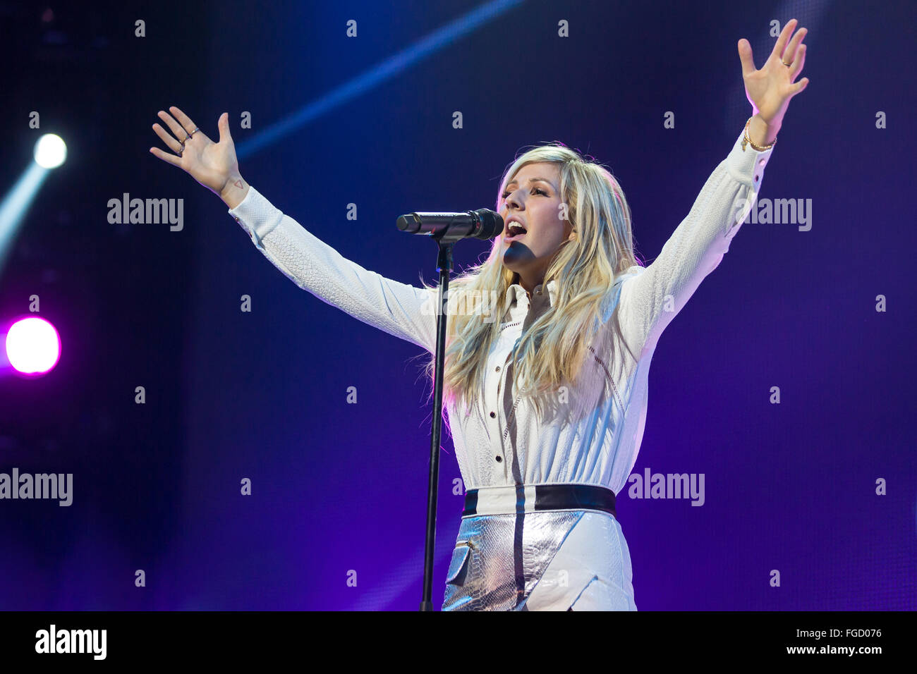 Singer songwiriterin hi-res stock photography and images - Alamy