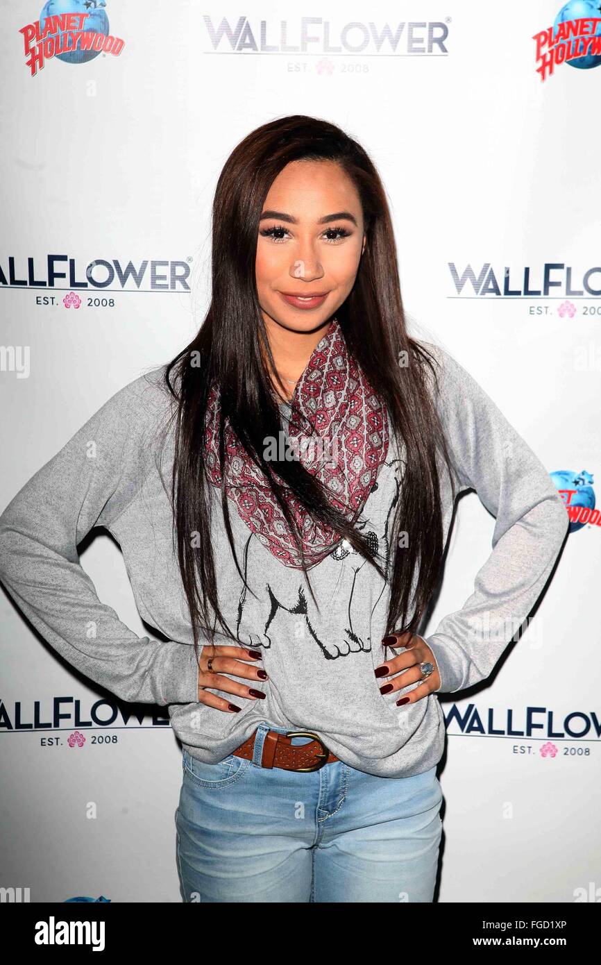 Eva Gutowski Fan Meet and Greet at Planet Hollywood Times Square ...