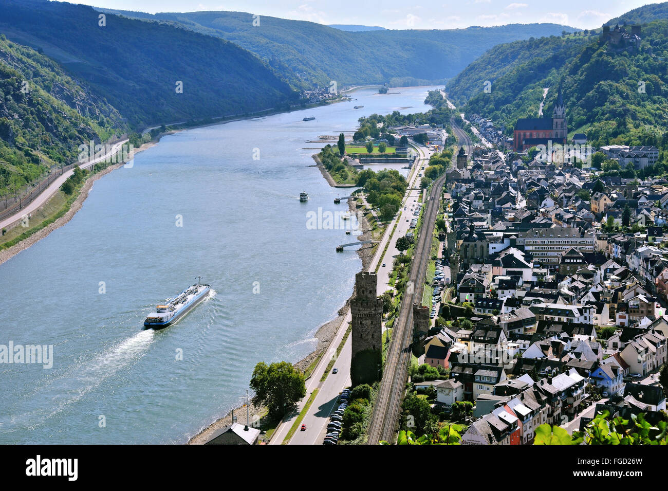 Town Oberwesel with town wall and watchtowers and the river Rhine ...