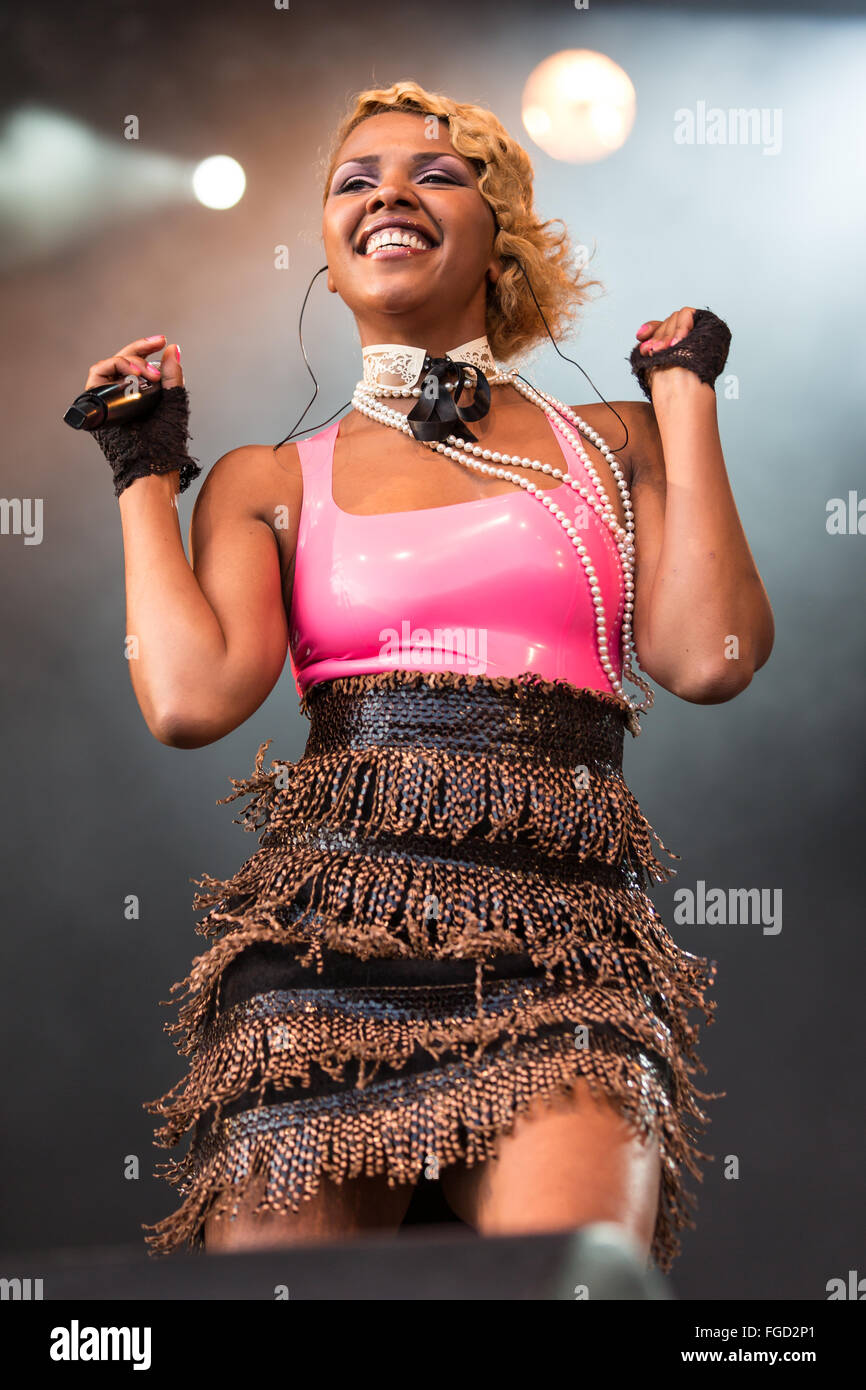 Alice band hi-res stock photography and images - Alamy