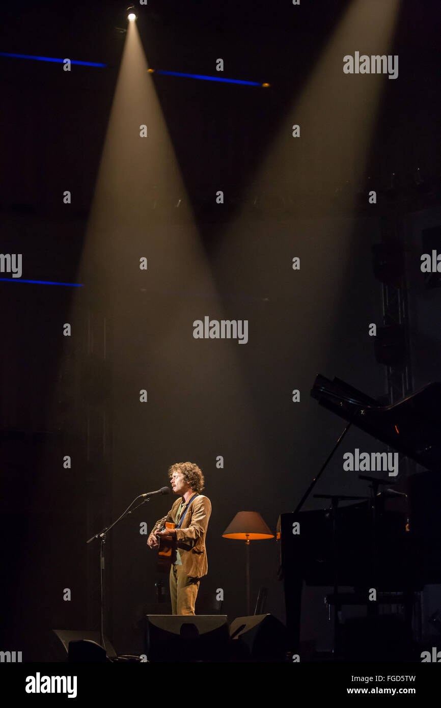 Damien rice guitar hi-res stock photography and images - Alamy