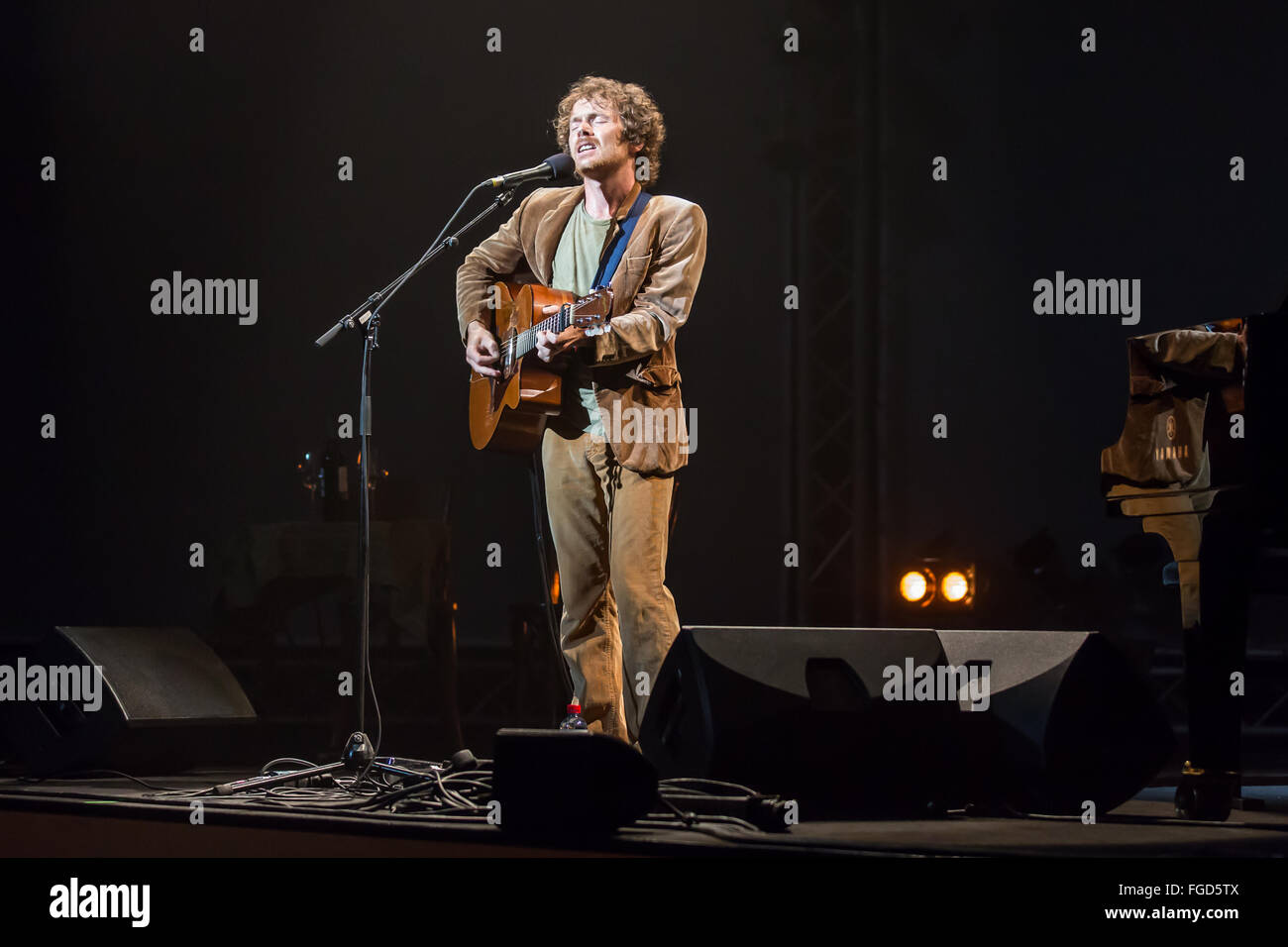 Damien rice guitar hi-res stock photography and images - Alamy