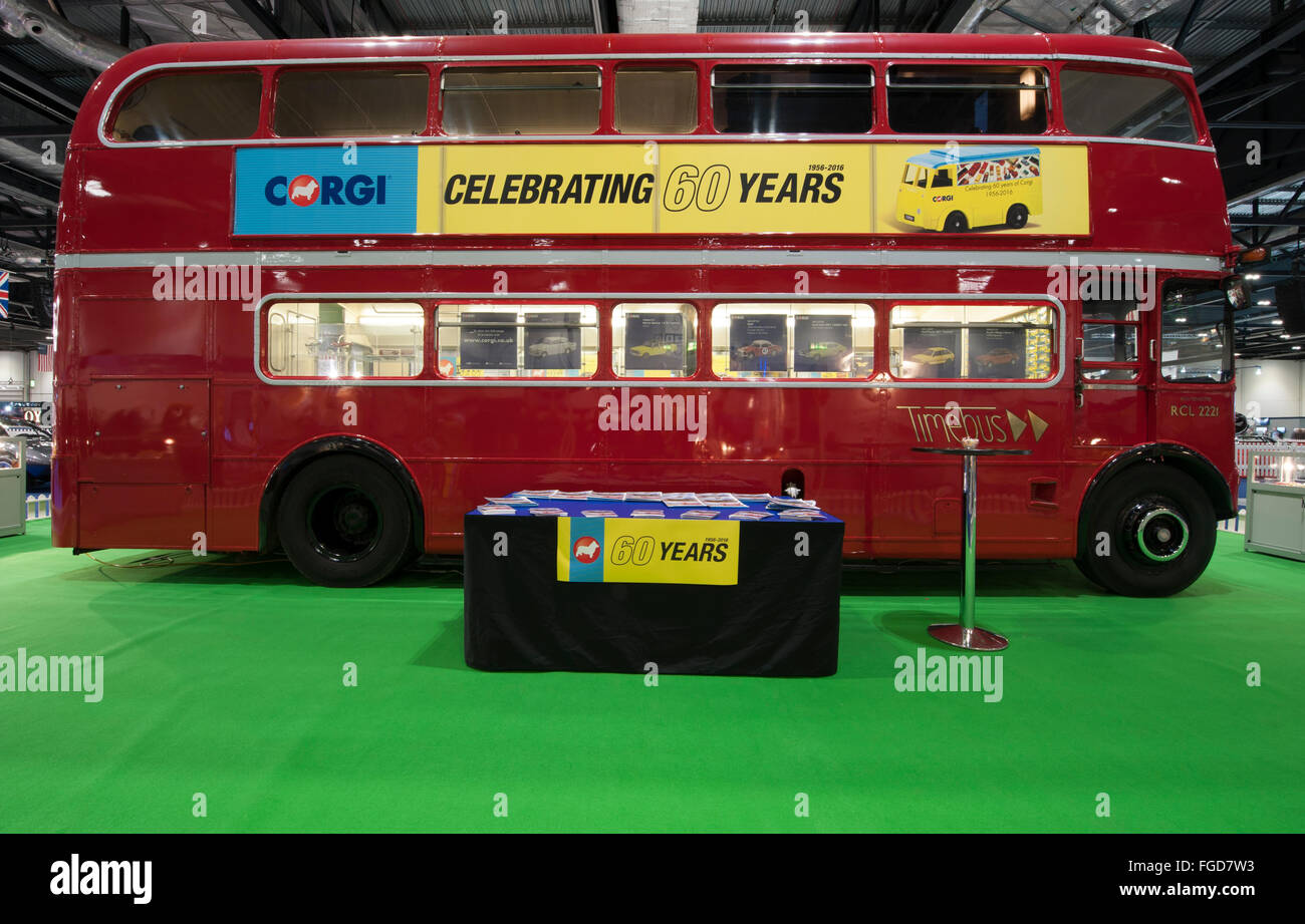 Red london bus roof hi-res stock photography and images - Alamy