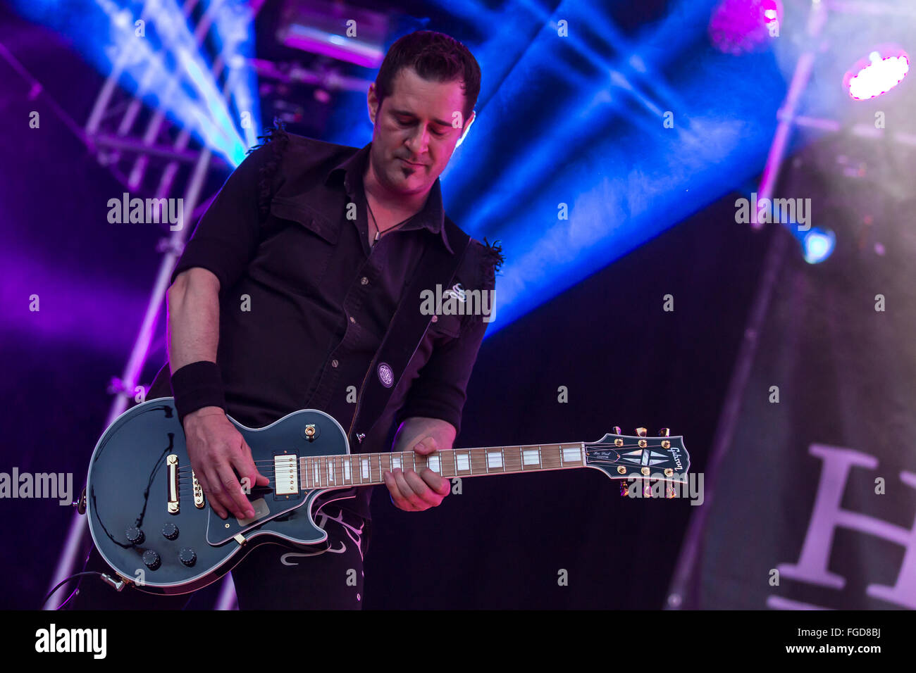 Human zoo hi-res stock photography and images - Alamy