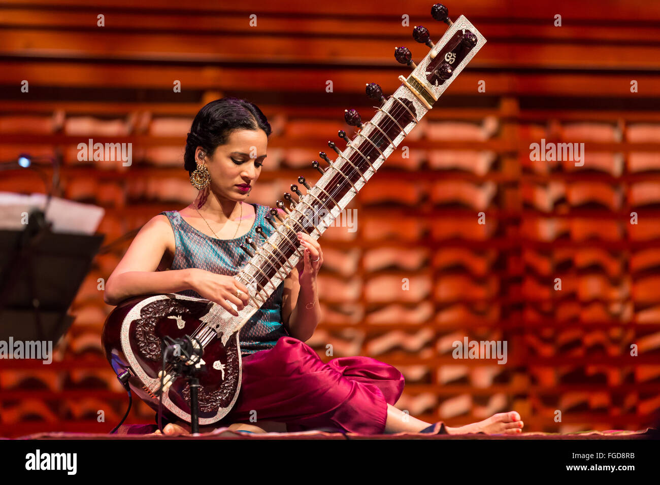 Anoushka shankar hi-res stock photography and images - Alamy