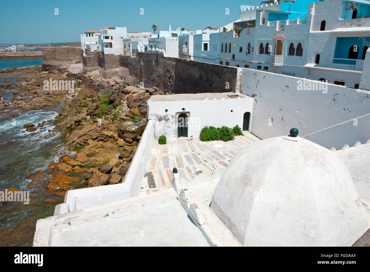 Painted walls in Asilah medina Morocco Stock Photo - Alamy