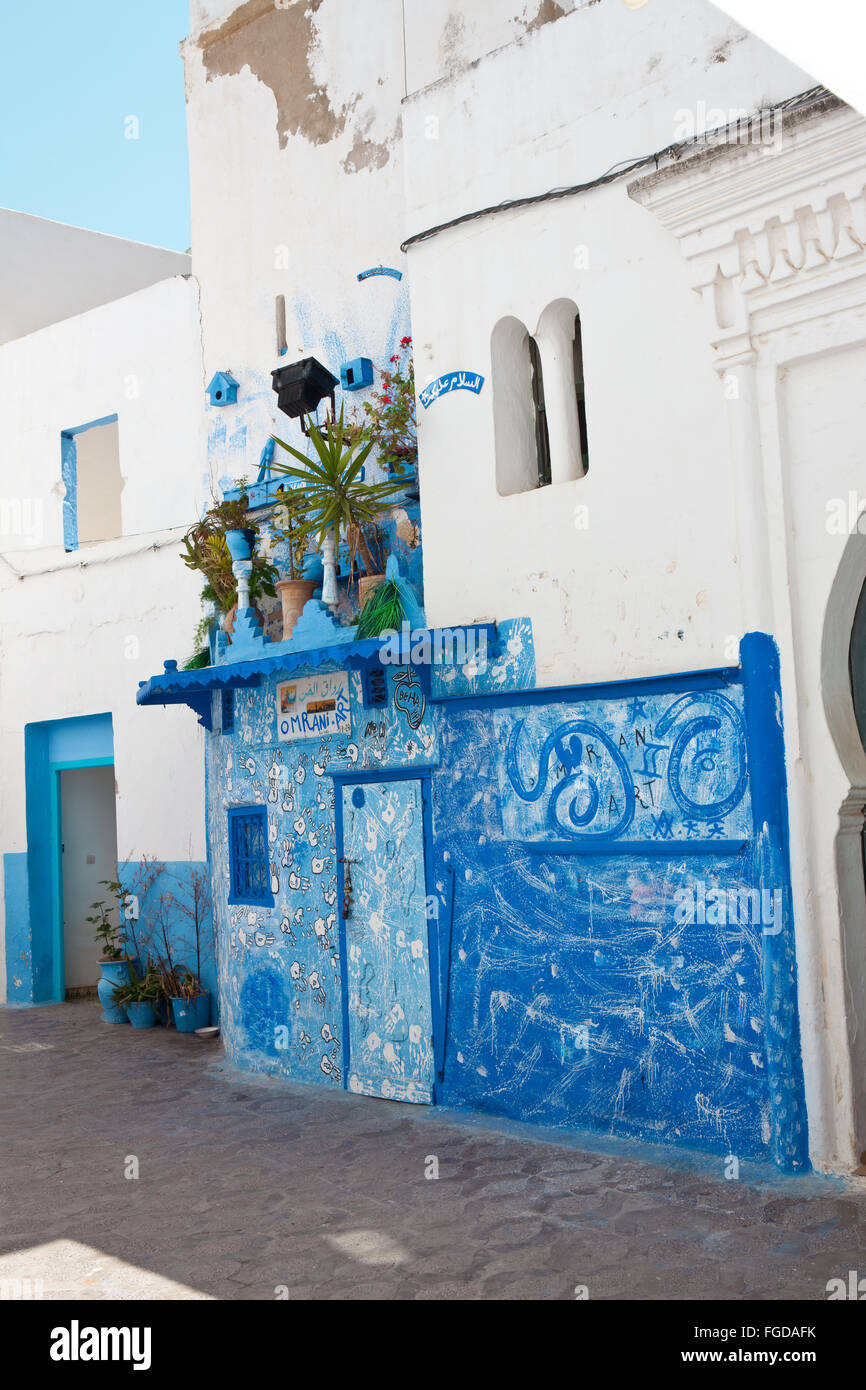 Painted walls in Asilah medina Morocco Stock Photo - Alamy