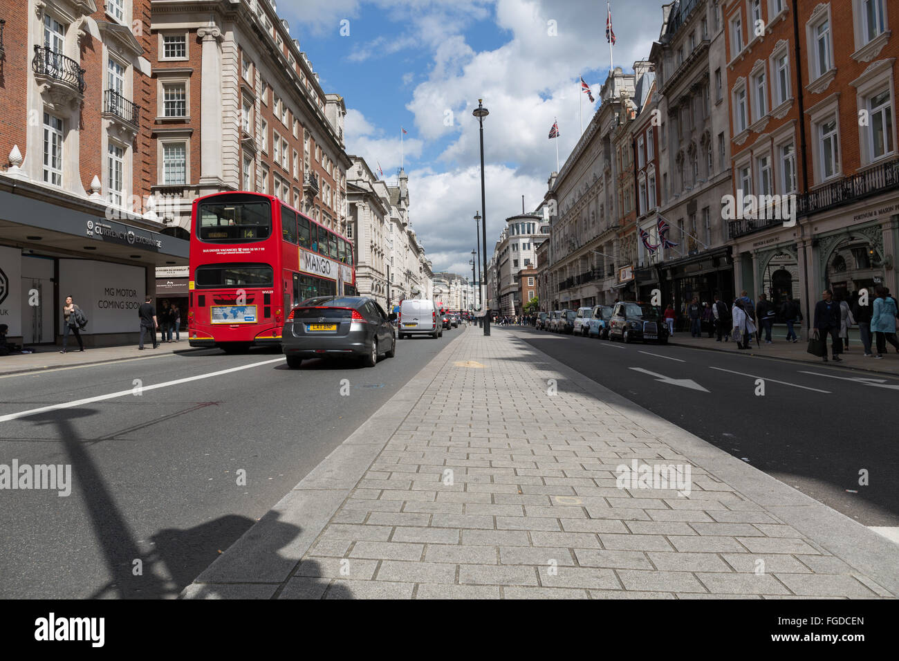 Below piccadilly hi-res stock photography and images - Alamy