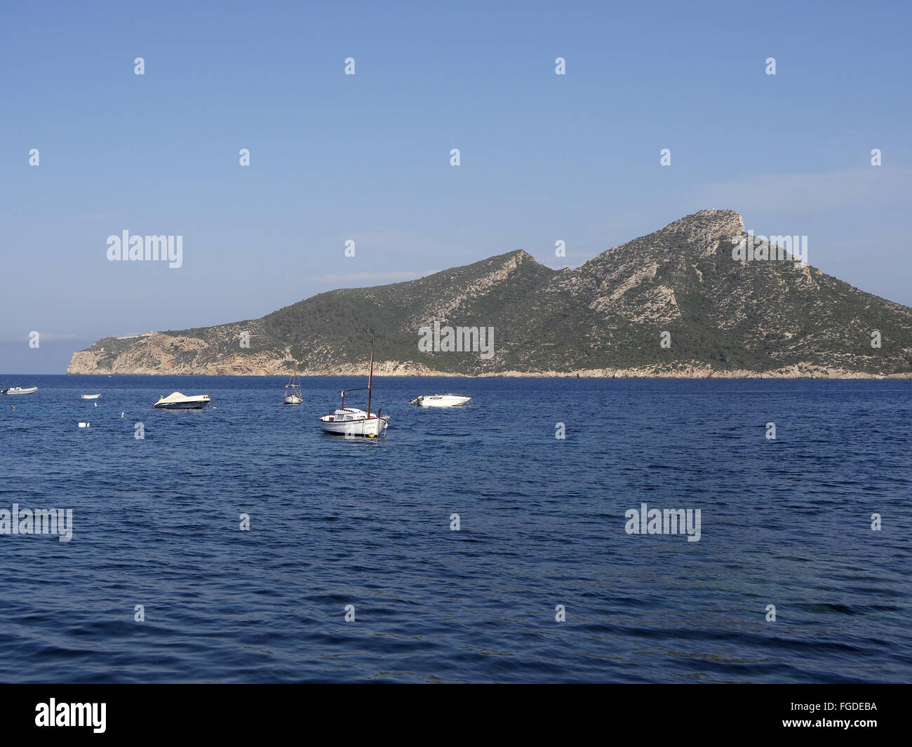 View of boats and coastline, Dragonera Islet, Majorca, Balearic Islands ...