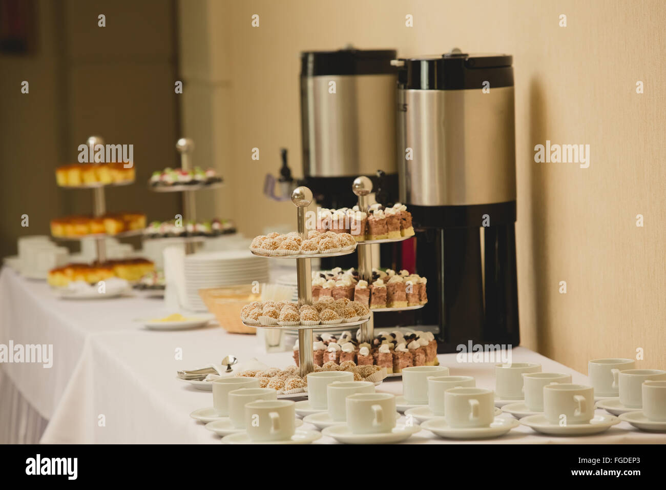 Coffee break at conference meeting Stock Photo - Alamy
