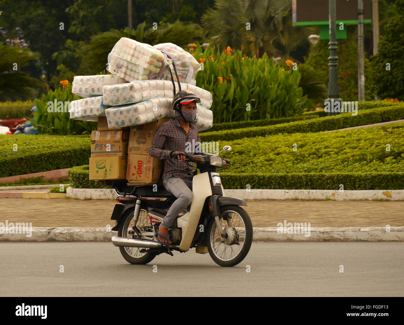 Man carrying huge load on hi-res stock photography and images - Alamy
