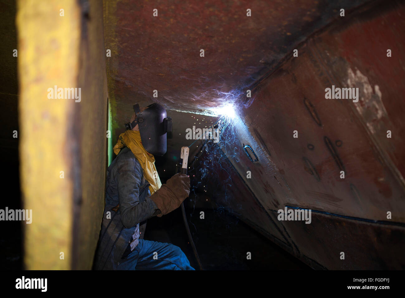 Day in the life of welder hi-res stock photography and images - Alamy