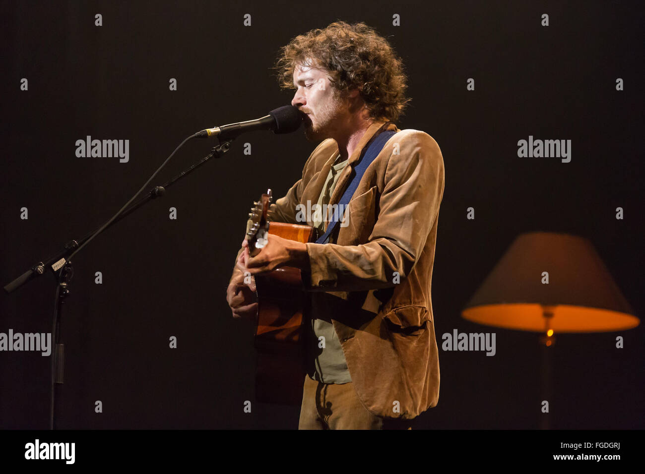 Damien rice guitar hi-res stock photography and images - Alamy
