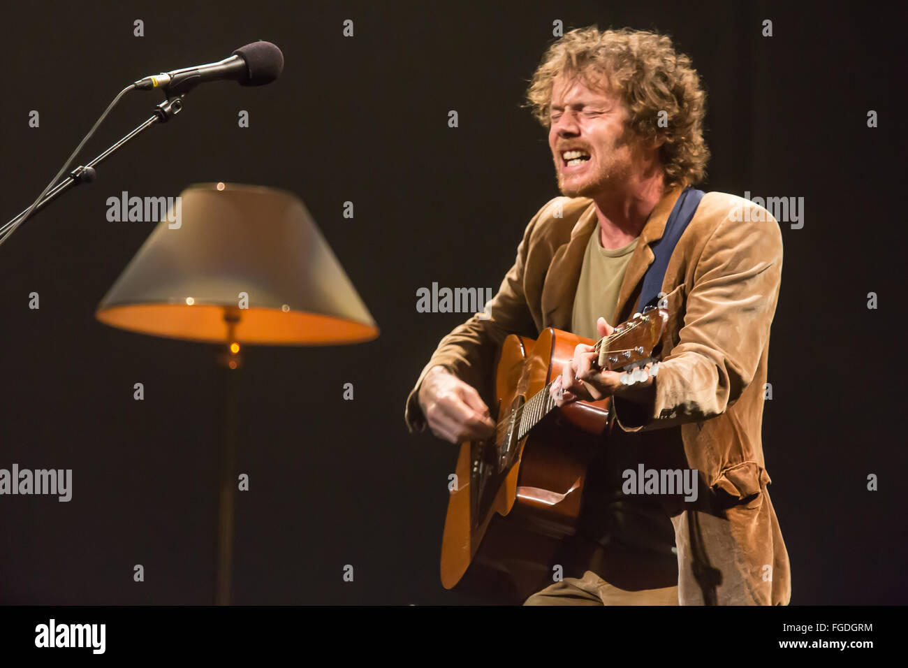 Damien rice guitar hi-res stock photography and images - Alamy