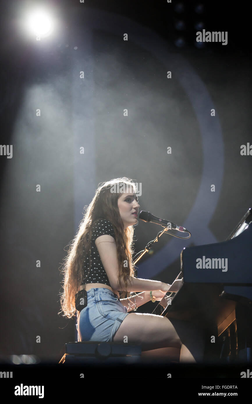 Birdy musician hi-res stock photography and images - Alamy