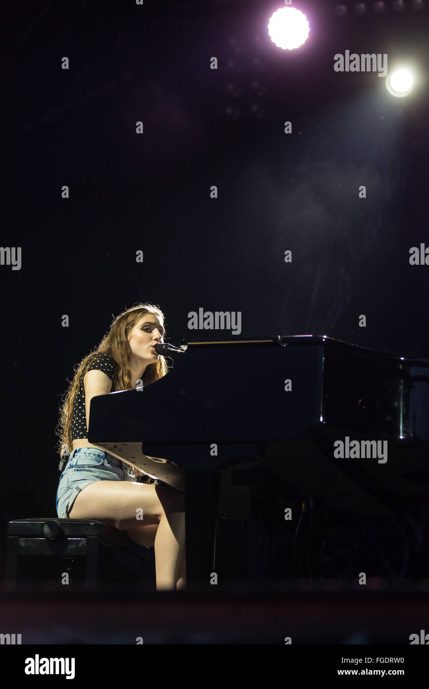 Birdy musician hi-res stock photography and images - Alamy