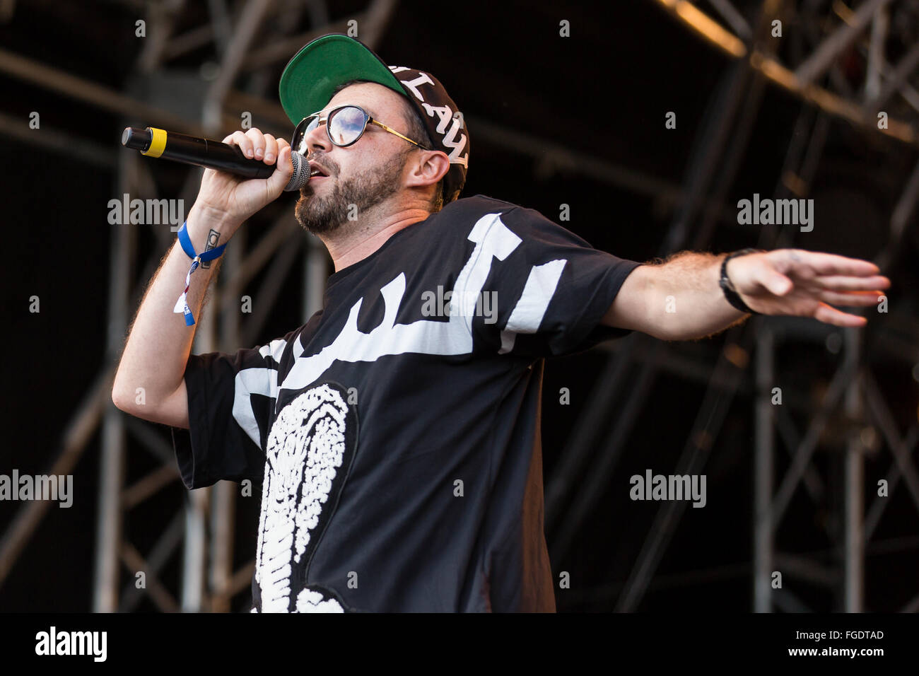 One track live hi-res stock photography and images - Alamy