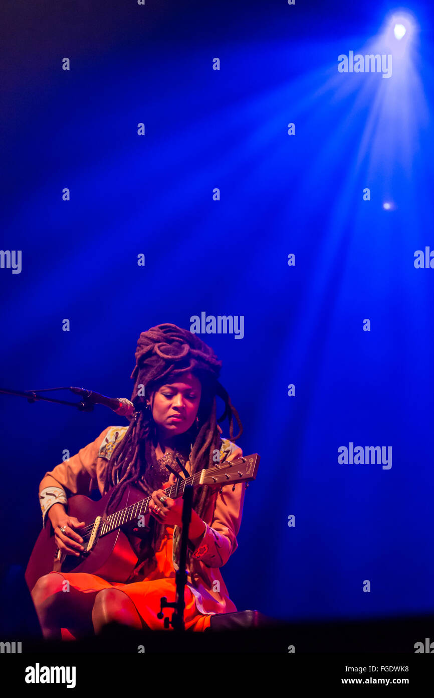Valerie june concert hi-res stock photography and images - Alamy