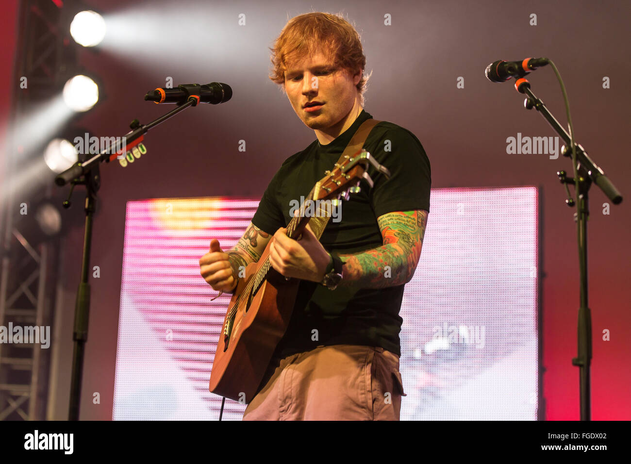 Ed sheeran hi-res stock photography and images - Alamy