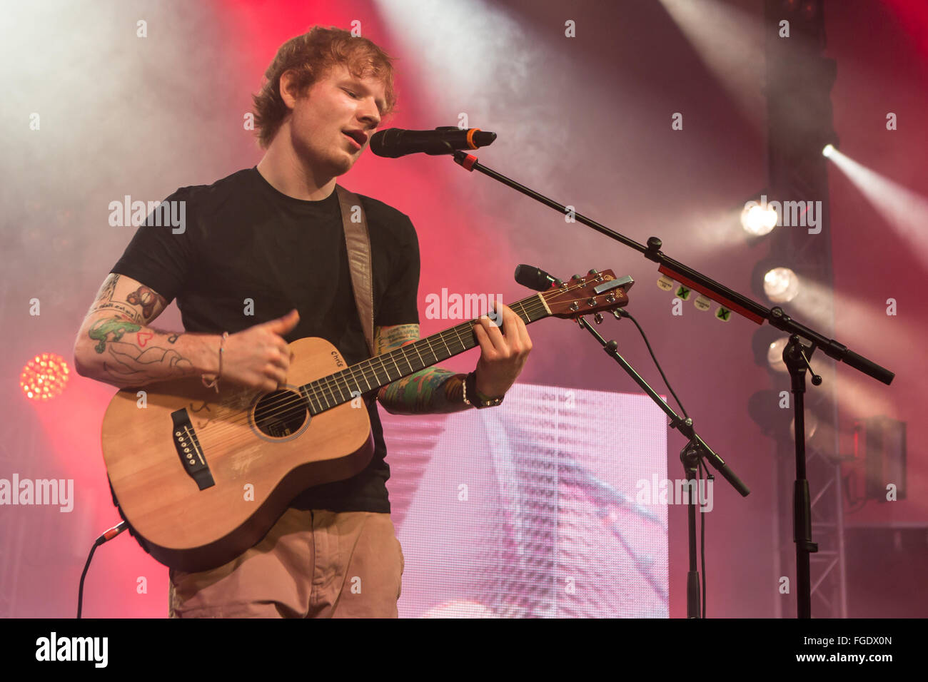 Ed sheeran hi-res stock photography and images - Alamy
