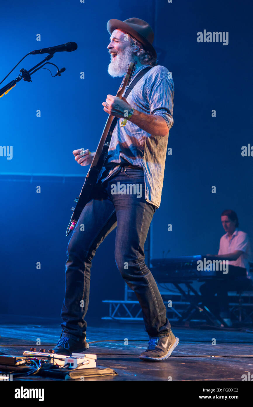 Drummer neil primrose hi-res stock photography and images - Alamy