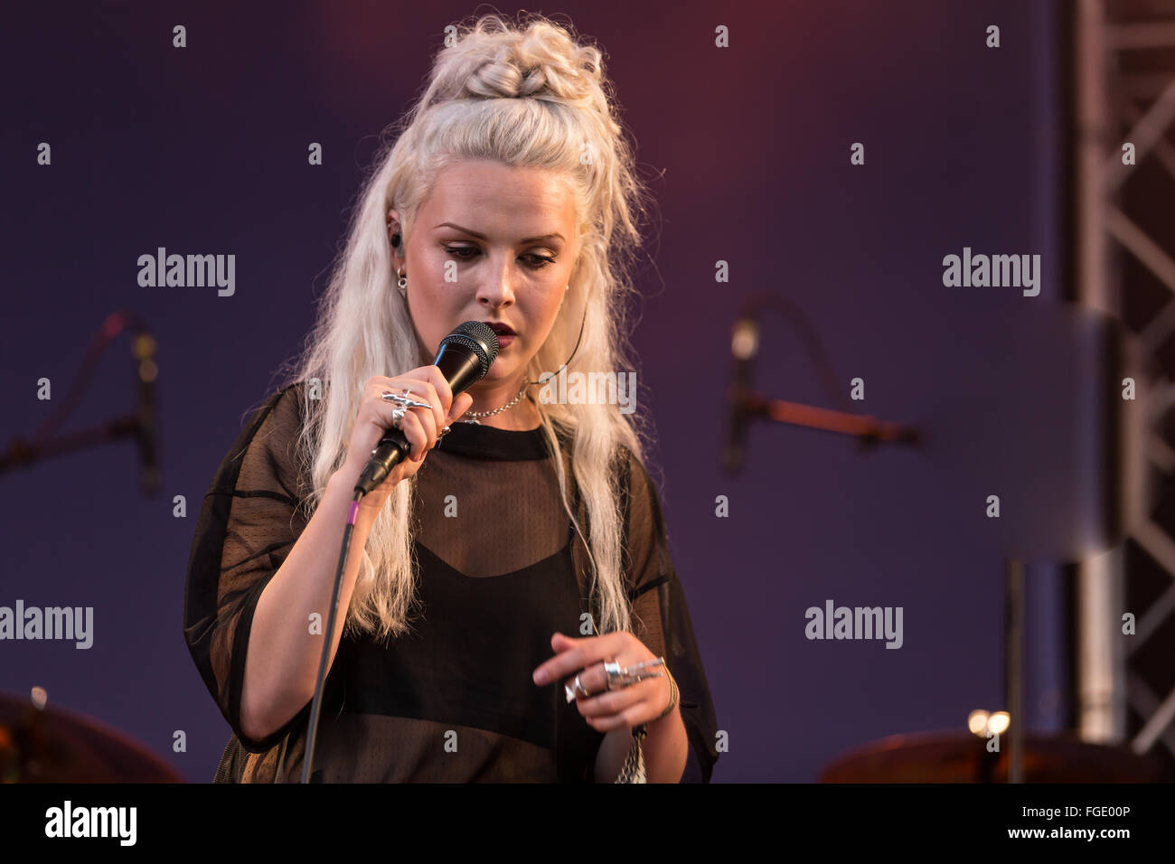 Shannon Saunders High Resolution Stock Photography and Images - Alamy