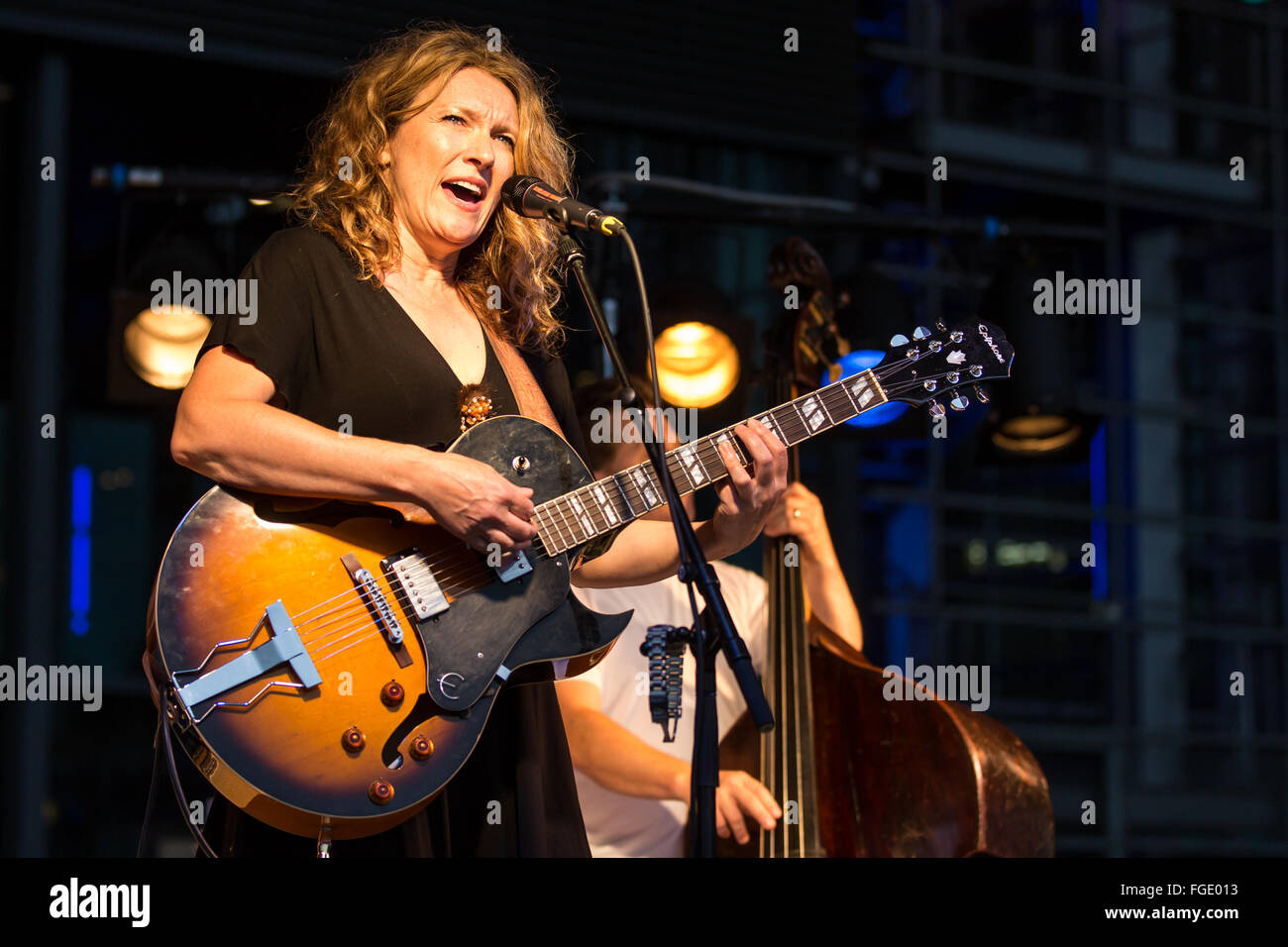 Lisa mills hi-res stock photography and images - Alamy