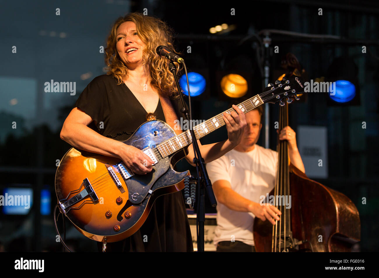 Lisa mills hi-res stock photography and images - Alamy