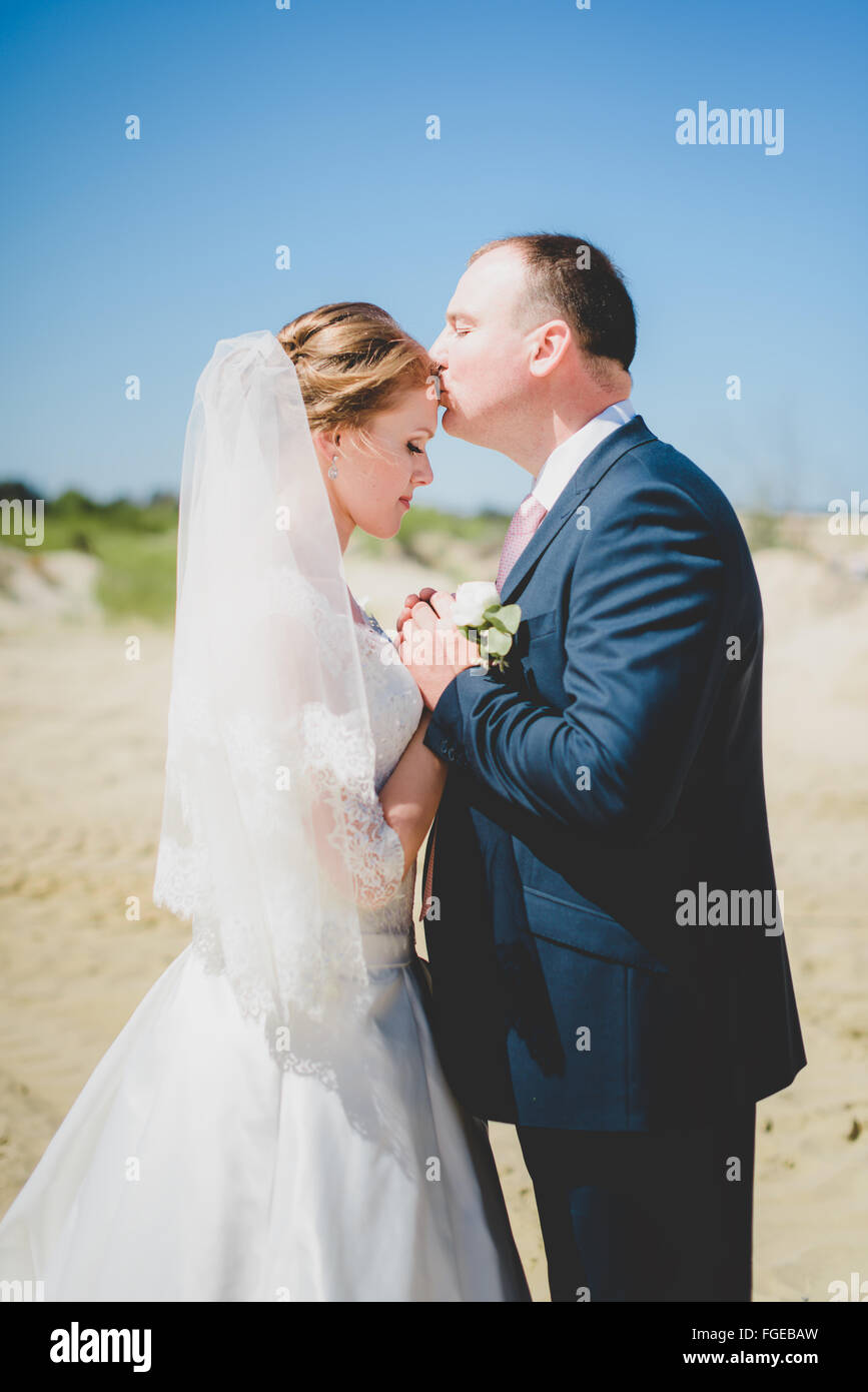 Beautiful bride and groom hi-res stock photography and images - Alamy