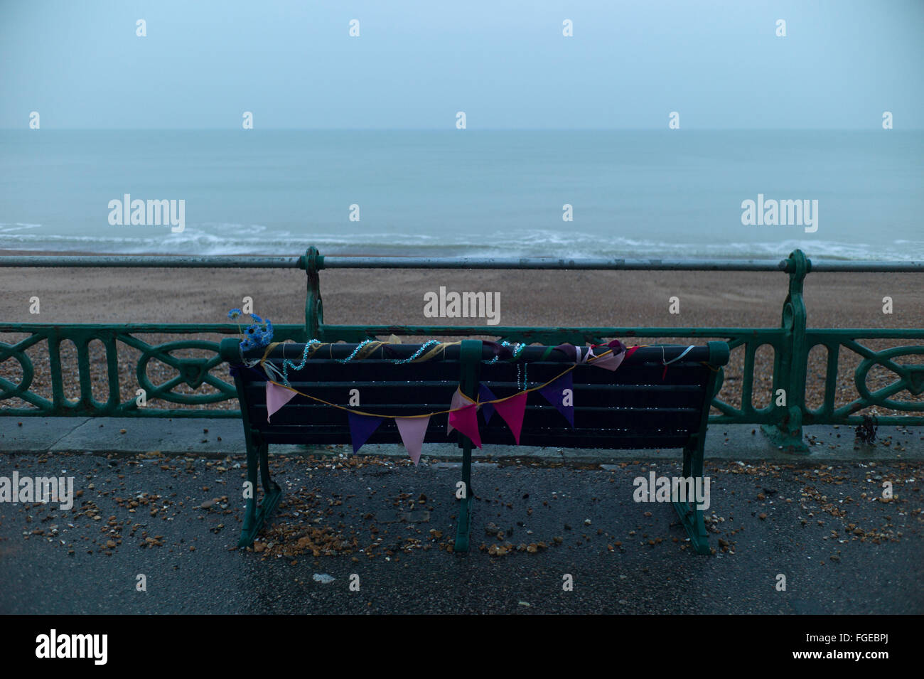 Flowers memorial bench hi-res stock photography and images - Alamy