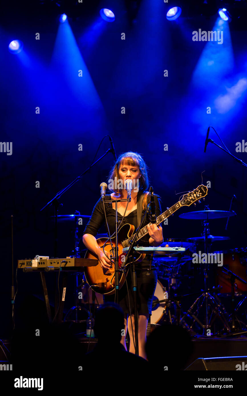 Singer heidi hi-res stock photography and images - Alamy