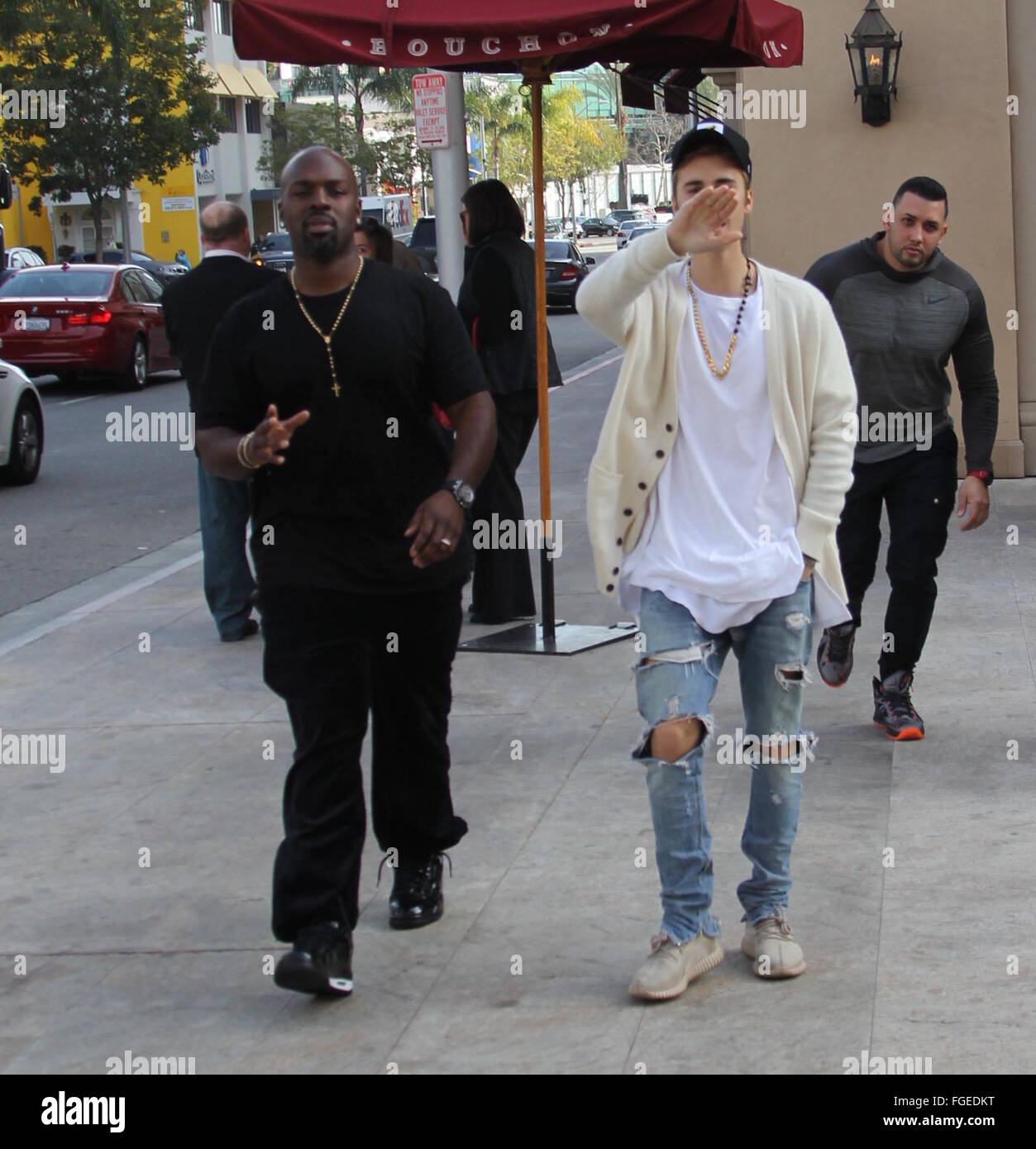 Mens gold chain hi-res stock photography and images - Alamy